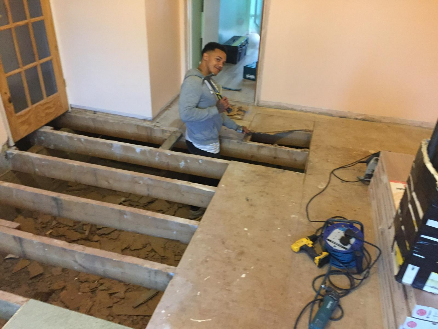 Laminate, Hardwood, Howdens Flooring - Matt Thomas Carpentry Services